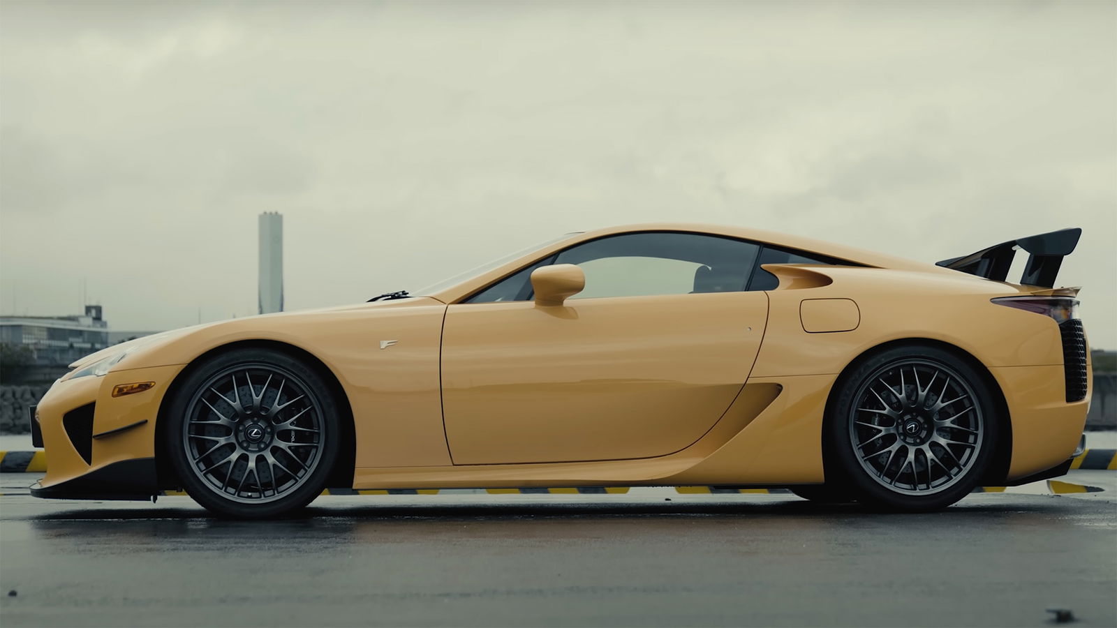 Fall Asleep To Three Hours Of Pure Lexus LFA Engine Sounds | CarThrottle