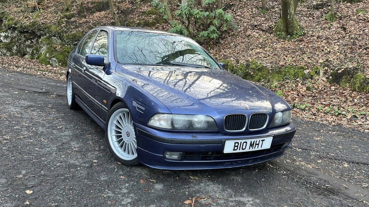 Velvet Motorworks' Modified L322 Range Rover Is A Reverse Restomod ...