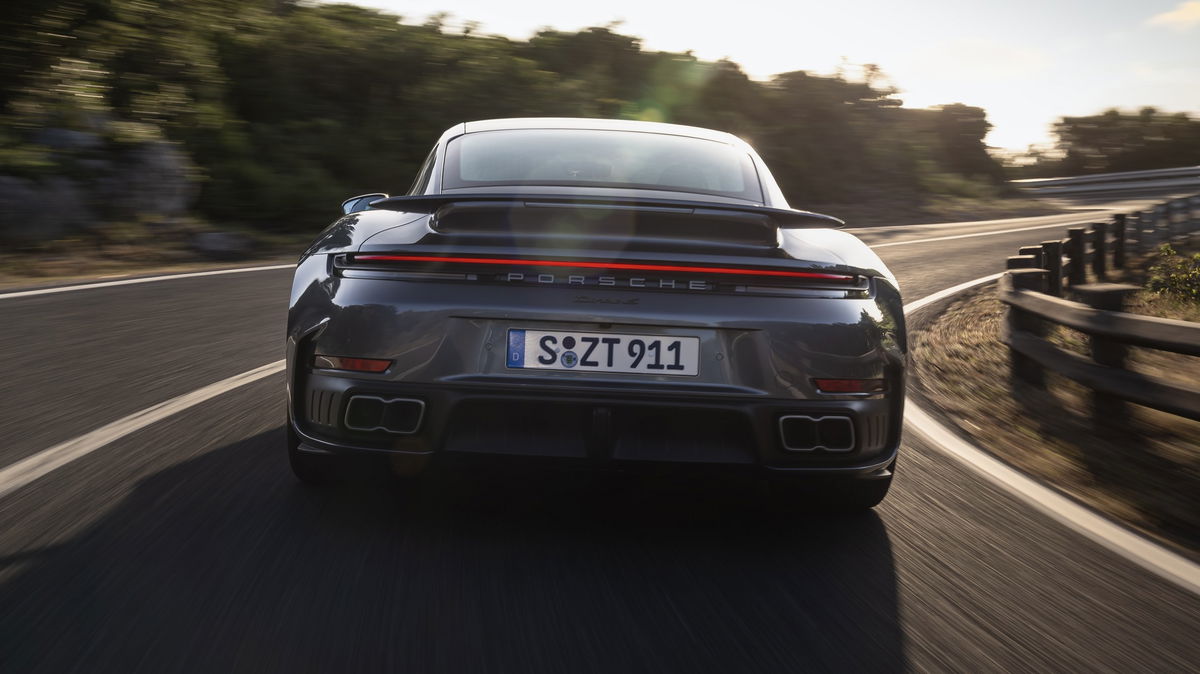 992.2 Porsche 911 Turbo S Goes Hybrid, Becomes The Most Powerful 911 ...