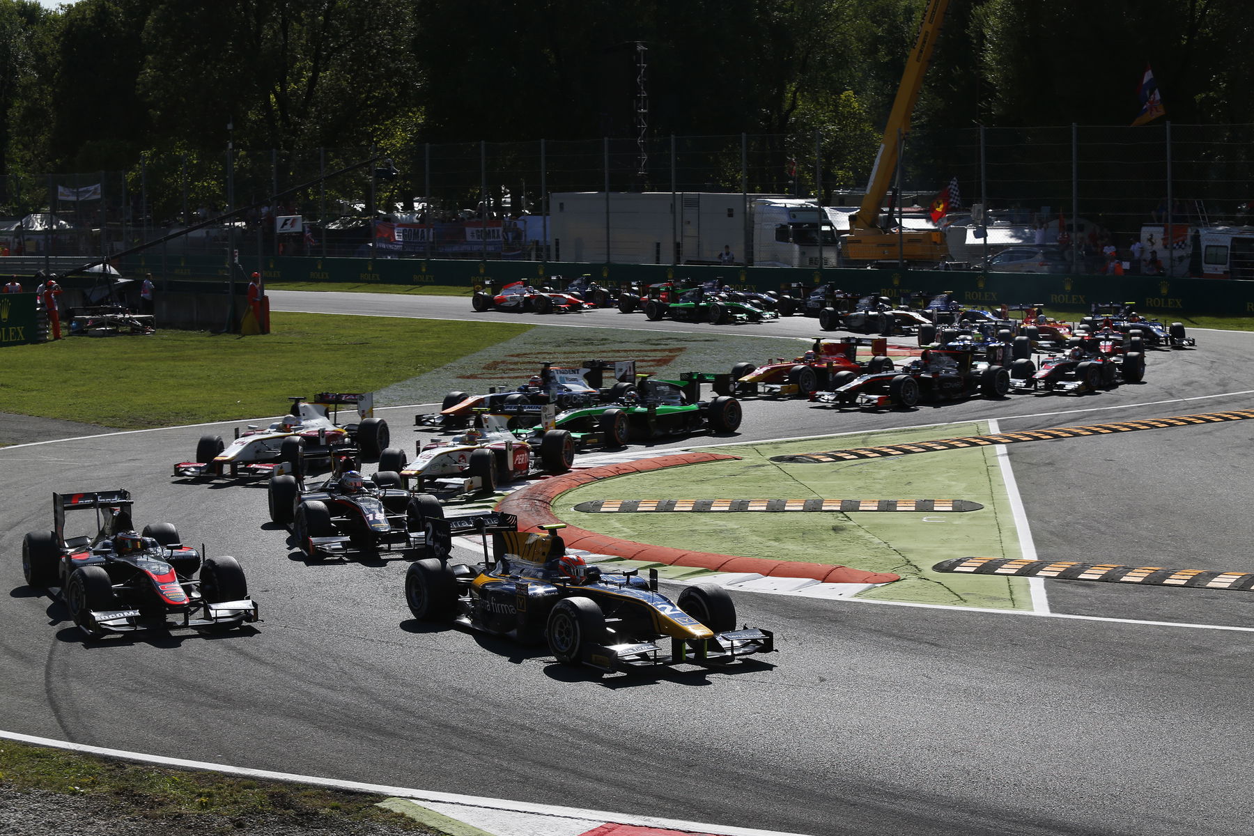 Here’s How Formula 1 And GP2 Cars Compare | CarThrottle