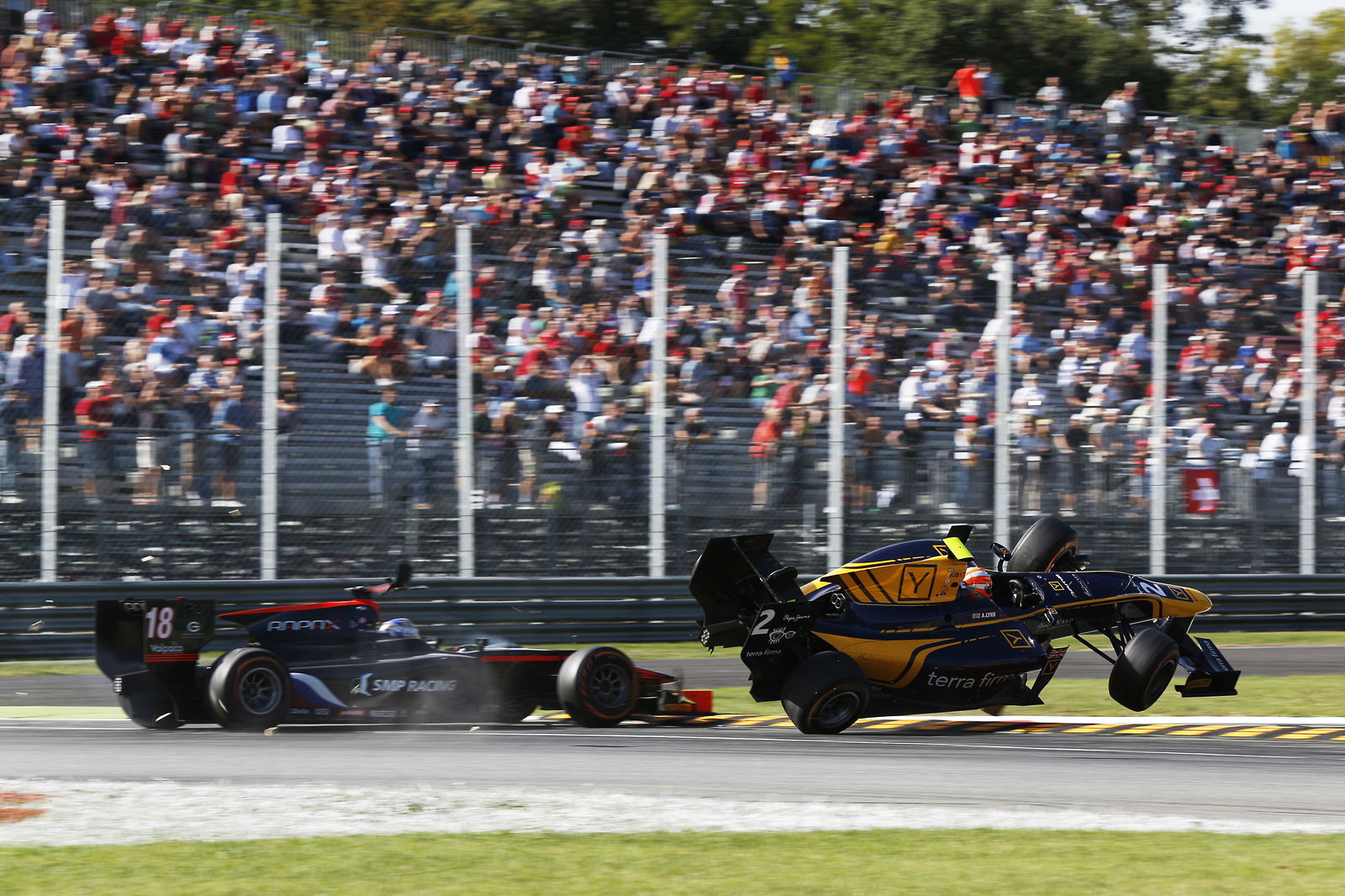 Here’s How Formula 1 And GP2 Cars Compare | CarThrottle